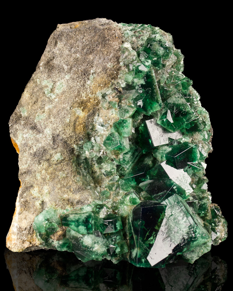 Any Interesting Minerals For a Beginner Collector? : r/rockhounds